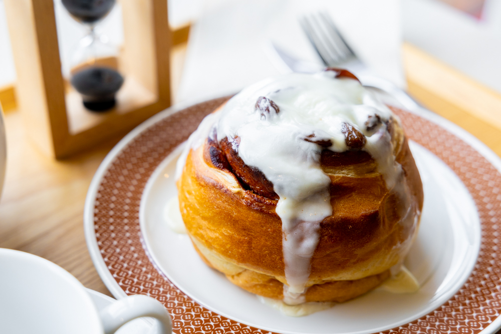 Roger cafe（ロジェカフェ）でラムレーズンのシナモンロールを食べてみた│はいしゃの食べ歩き