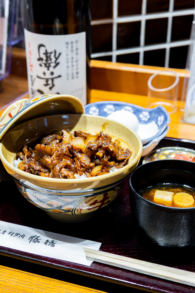 【実食レポ】KITTE丸の内の老舗「豚捨」で味わう絶品伊勢肉牛丼！衝撃の価格と味に正直レビュー│長野を食べ歩き